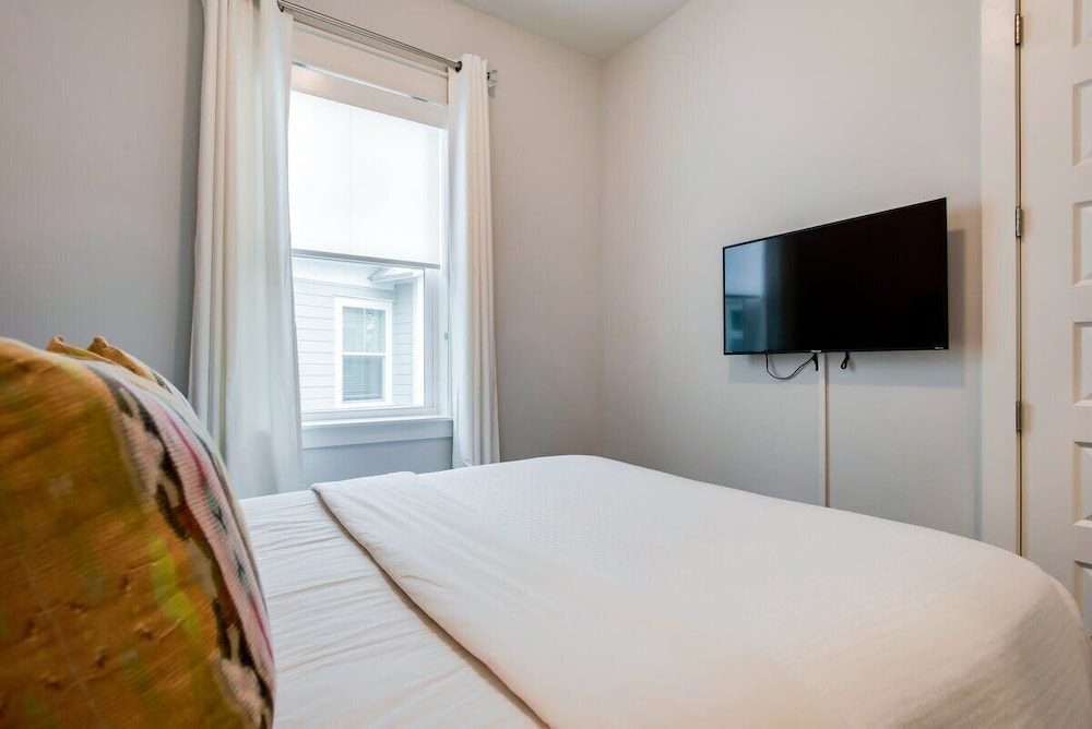 3 Adult Bikes! Steps To Zero-entry Resort Pool & The Big Chill! Monthly Rates! - - Rosemary Beach