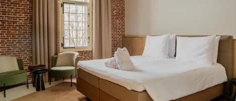 Quarto casal superior, banheira | Roupas de cama premium, cofres nos quartos, escrivaninha