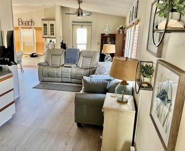 Treasure Coast Location With Resort Type Amenities - Stuart, FL
