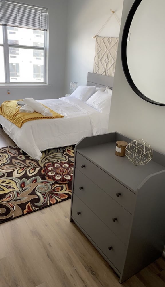 Posh Luxurious Getaway W/ Rental Car + Garaged Parking - New York City, NY