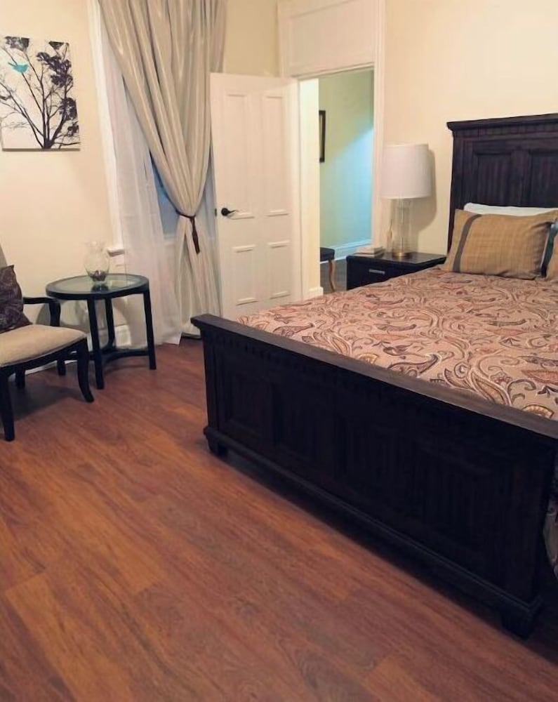 Frazier Guest House/ In Otr - Cincinnati, OH