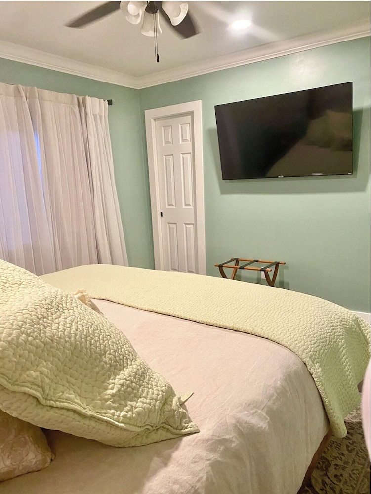 Lake Tree Loft Mins From The Beach-barn Style Chic - Vero Beach, FL
