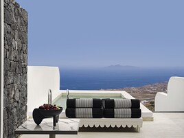 King Suite with Sea View and Heated Plunge Pool | Vista do quarto