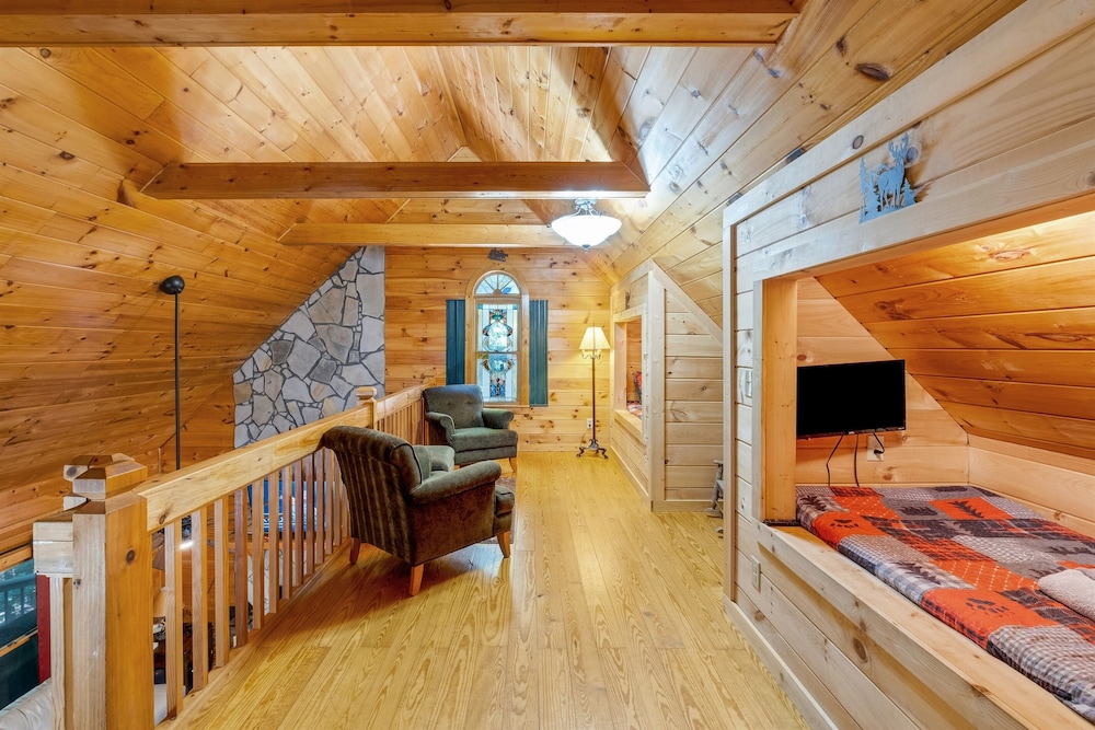 Easy River Tubing From The Yard-full Cabin-sleeps 12-pets Ok-firepit Waterside - Georgia, GA