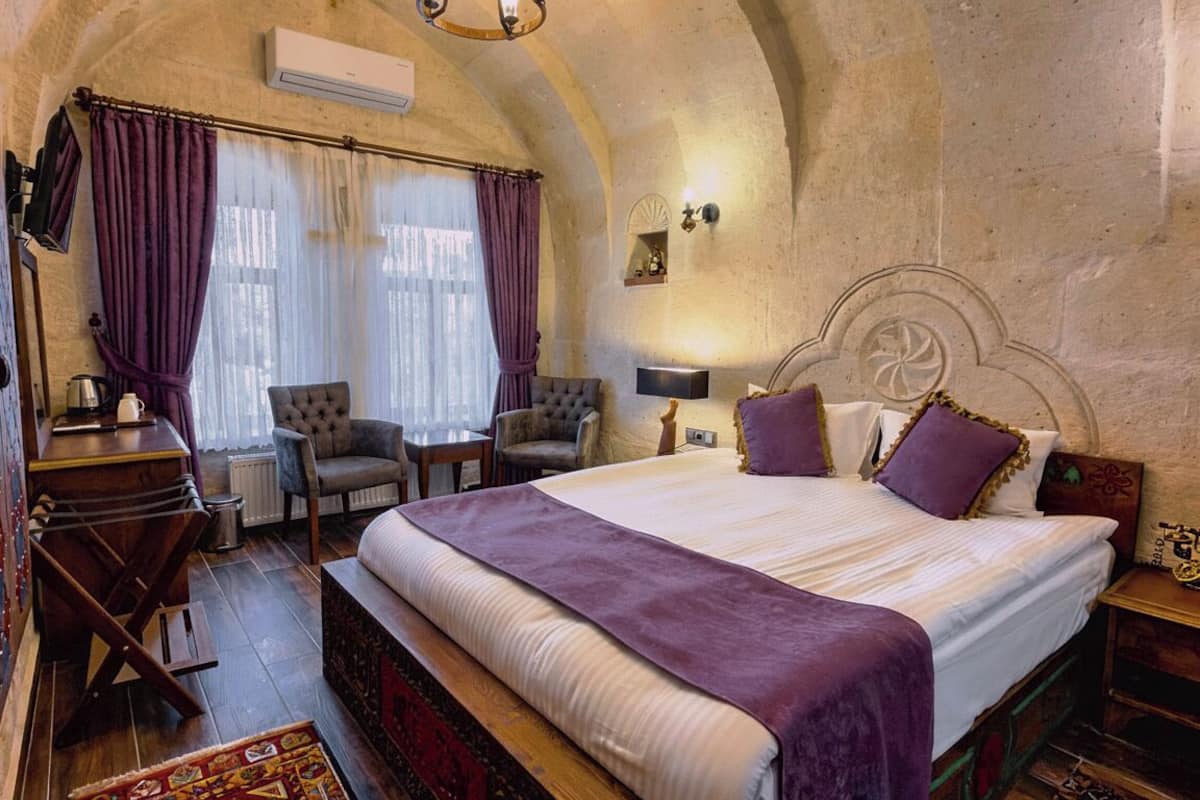 Suite Sénior | Minibar, secretária, quartos insonorizados, Wi-fi grátis
