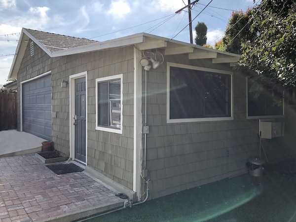 Los Angeles... Comfortable, Clean Guest House Just North Of Lax - Venice Beach, CA