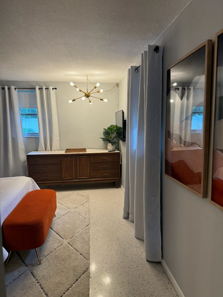 Location, Location! Sarasota Rambler Downtown Midmod Stay - Sarasota, FL