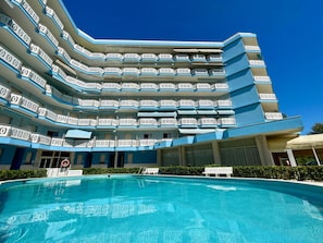 Apartamento, 2 quartos, varanda, vista para o oceano | Piscina | Piscina exterior 
