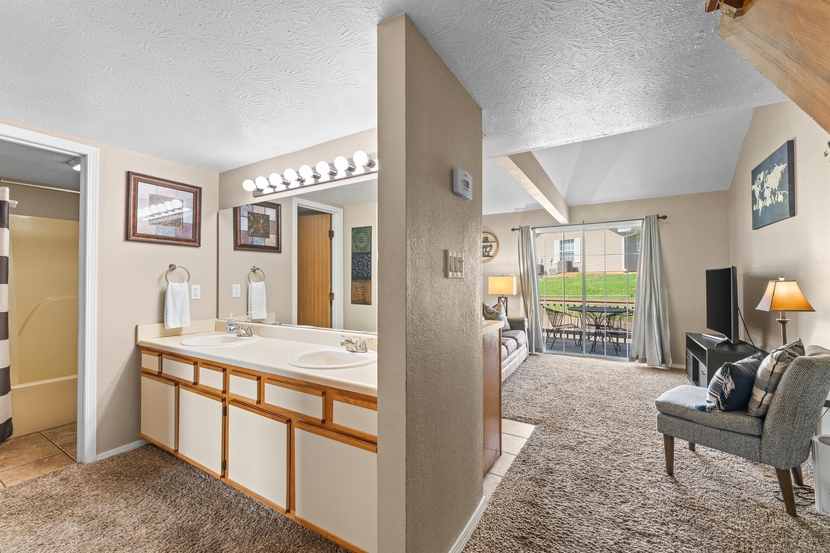 Peaceful Golf View Loft Condo | Near Strip & Lakes - Omaha, AR