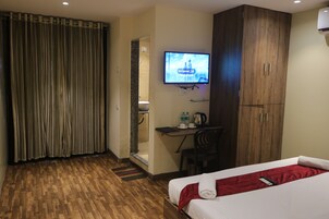 Quarto casal luxo | Escrivaninha, Wi-Fi de cortesia, roupa de cama