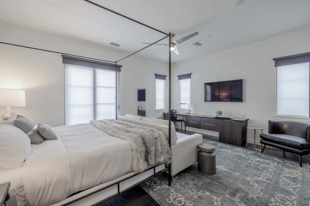 121 Hotel By Avantstay | Modern Executive Suite W/ Juliet Balcony In Nashville! - Nashville, TN