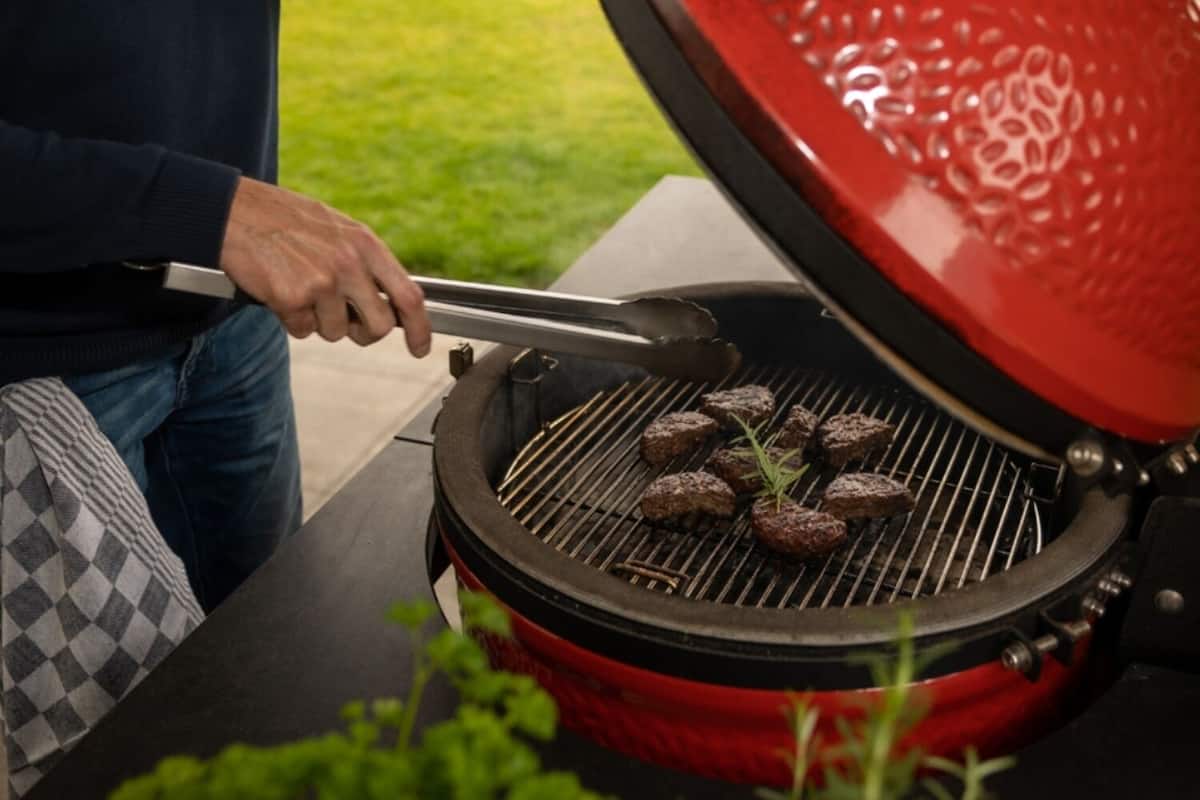 Casa Premium | Sala de estar | Televisor de ecrã plano de 75 polegadas com canais por cabo