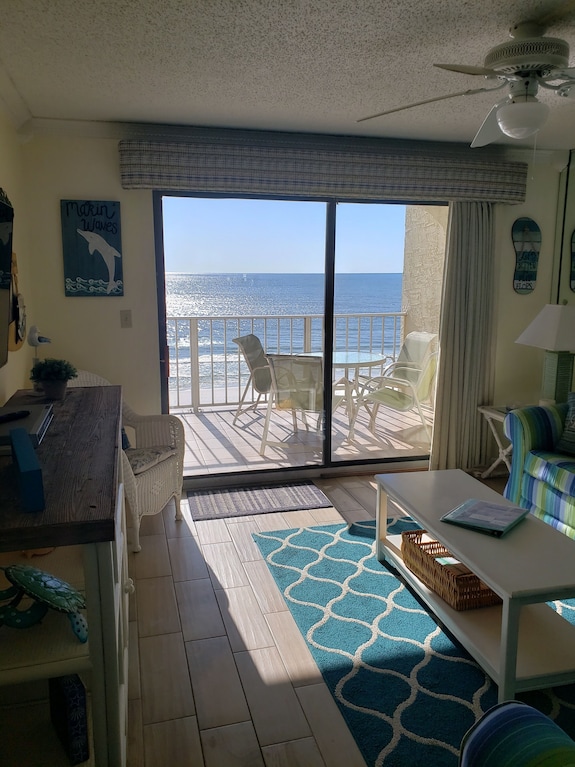 Beautiful 2 Bed/2 Bath Oceanfront Condo Overlooking Pool - Includes Beach Chairs - パナマ・シティ, FL