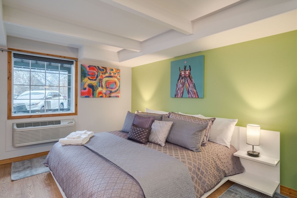 Inn On 8th, Suite C - In The Heart Of Town - Washington