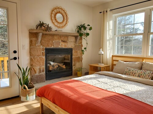 Lake Retreat | Sauna, Hot Tub, Pool & Game Rm - Pennsylvania