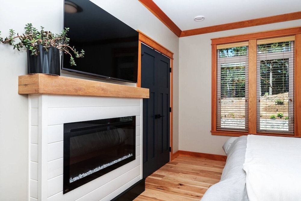 Smoky Mountain Retreat-peaceful & Private Stay - Sooke