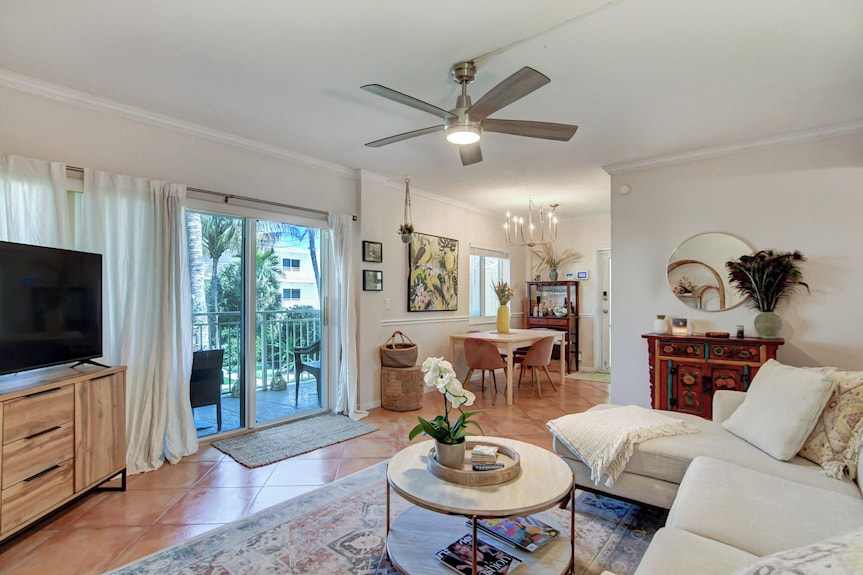 Bohemian Beach Getaway Steps From Sand - Boynton Beach, FL