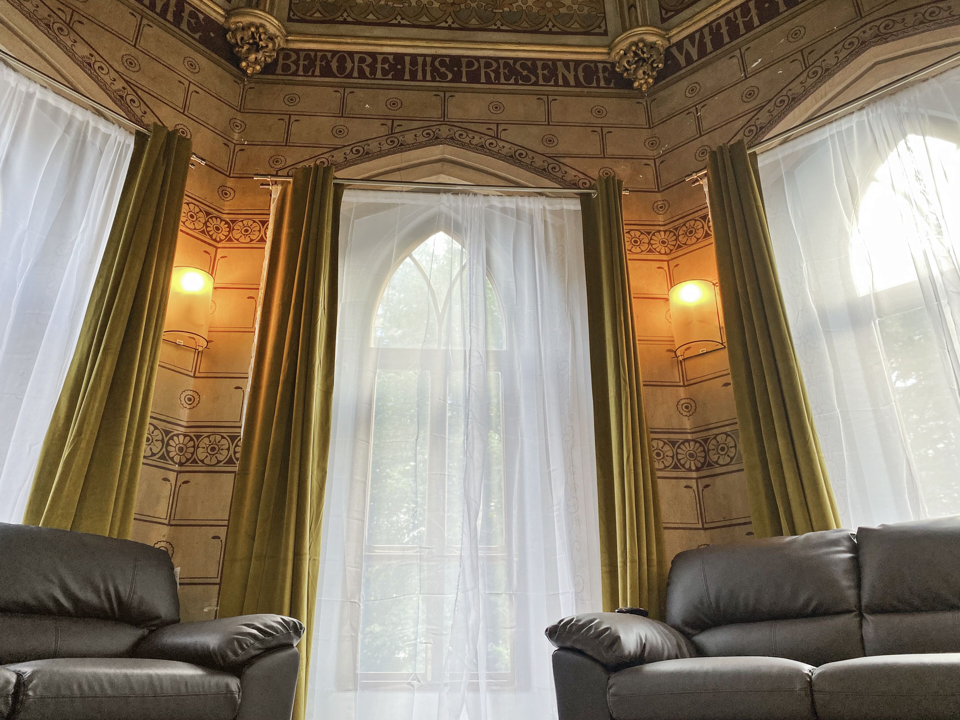 Apartamento, 1 cama Queen | Sala de estar | TV 30 polegadas com canais digitais