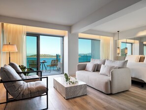 Suite Stunning with Plunge Pool, Sea View | Roupa hipoalergénica, minibar, cofre no quarto 