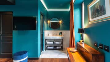 Quarto casal superior | Banheiro | Produtos de toalete grátis, secador de cabelo, toalhas de banho