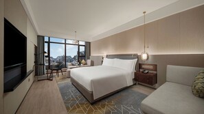 Quarto premium, 1 cama King | 1 quarto, roupas de cama premium, edredons de pluma, cofres nos quartos