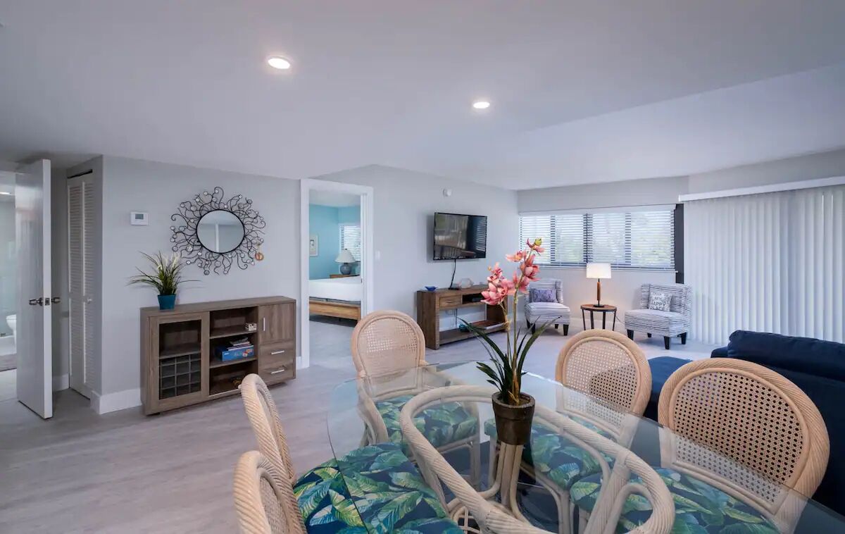 Free Kayaks Overlooking Pickleball Courts - Florida Keys