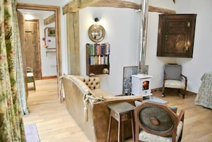 Casa | Sala de estar | TV 30 polegadas com canais a cabo, lareira