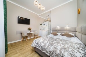 Cortinas/cortinados opacos, ferro/tábua de engomar 