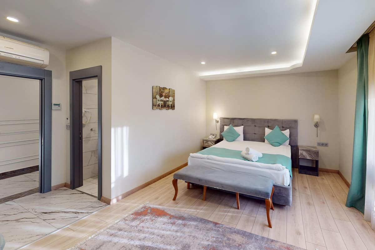 Quarto Standard, 1 quarto, no canto | Cofre no quarto, secretária