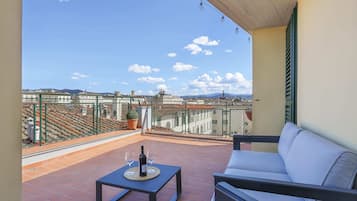 Apartamento Básico, várias camas | Varanda