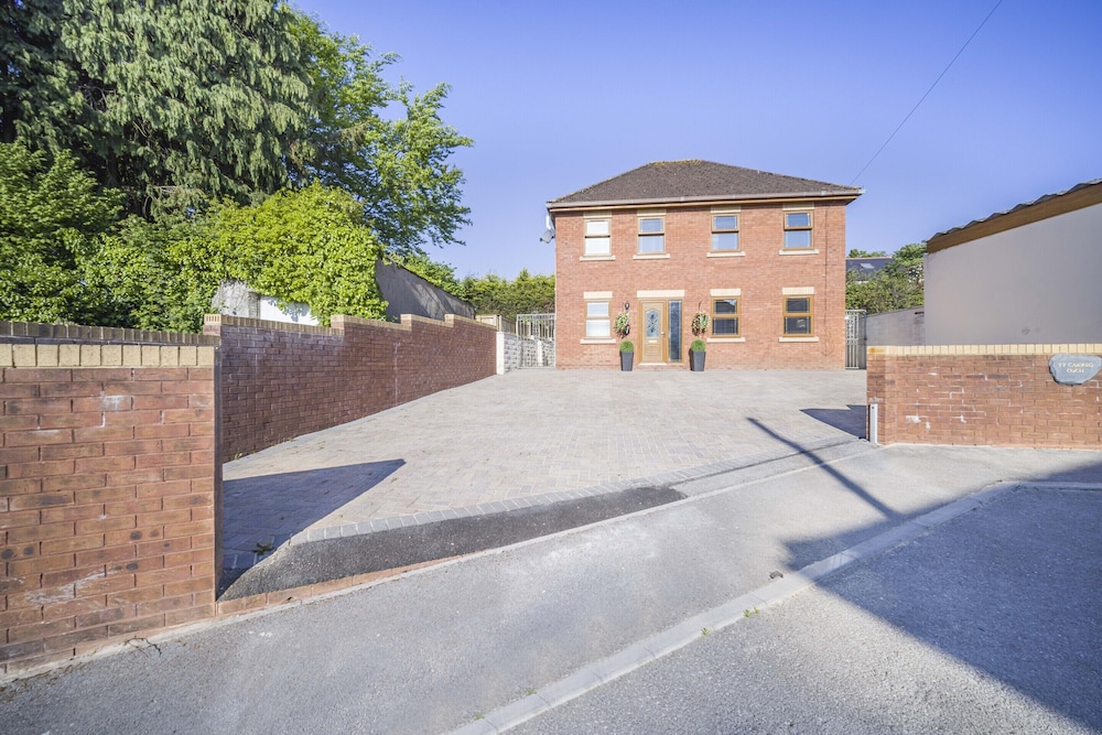 Coach House - Bridgend