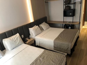Frigobar, cofres nos quartos, Wi-Fi de cortesia, roupa de cama