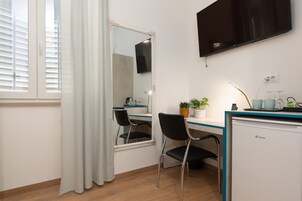 Quarto Duplo ou Twin Superior | Sala de estar | Smart TV de 55 de polegadas com canais via satélite, televisor, Netflix 