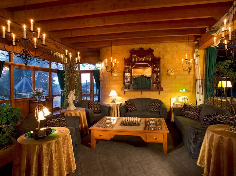 Stay At Your Own Castle! Unique Venue, Close To Vineyards, Art & National Parks - Neuseeland