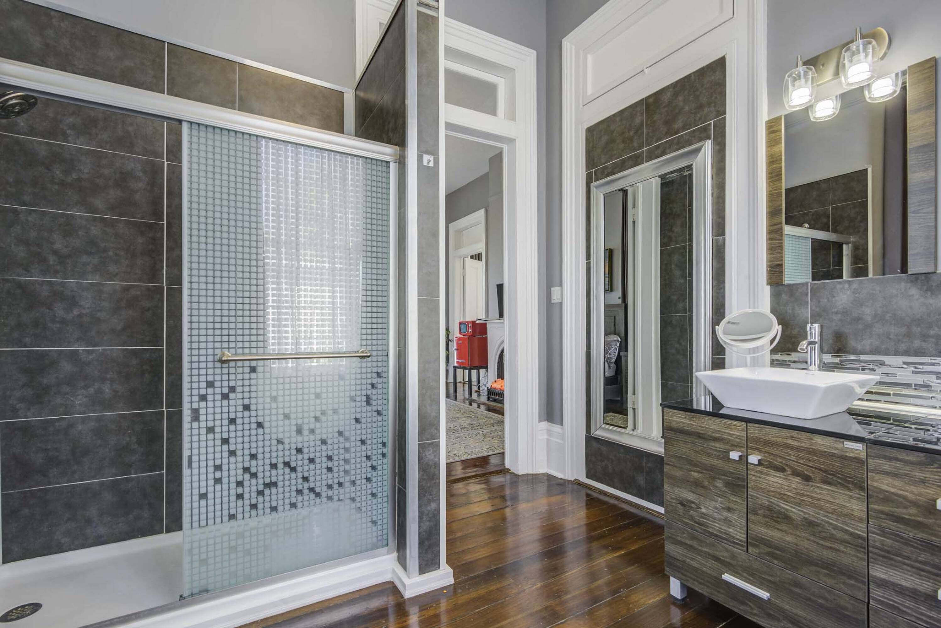 Quarto Duplo Superior | Casa de banho | Produtos de higiene exclusivos, um secador de cabelo, roupões, chinelos 