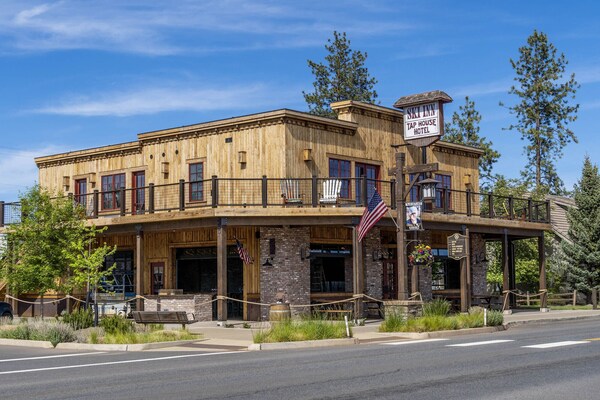 Ski Inn Taphouse Hotel - Sisters, OR
