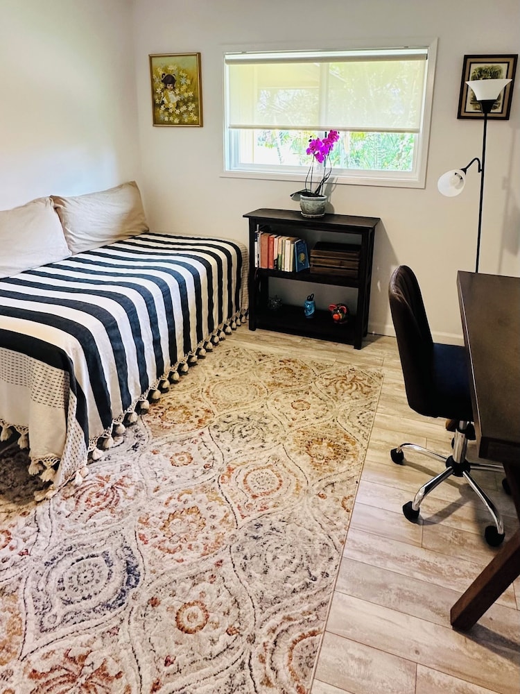 Cozy Cottage 3 Bedroom, 2 Bath, Ac, Mountain Views - Princeville, HI