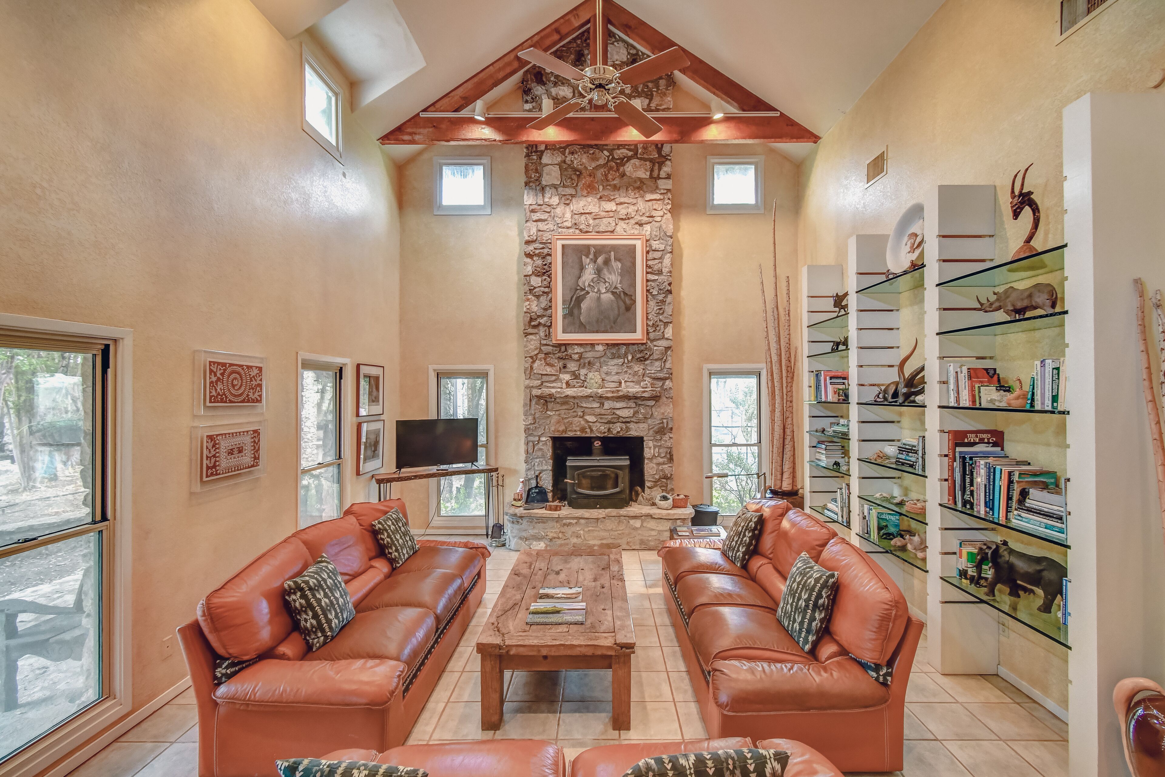 M'walimu 4 Br W/ Pool, Farm Stay- Flower Farm, Goats, Pigs, Disc Golf! - Glen Rose, TX