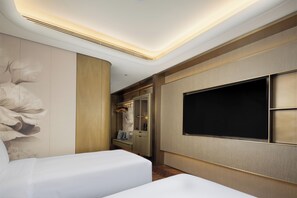 Quarto Twin Cidade, Vista para a cidade | Minibar grátis, secretária adequada para computadores portáteis