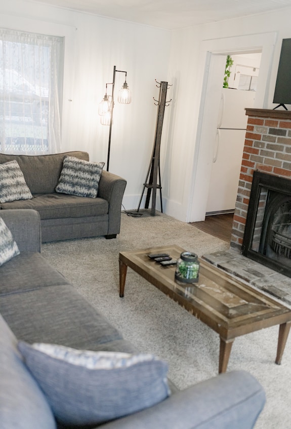 Beautiful Private Lakefront Cottage With Hot Tub - Ohio (State)