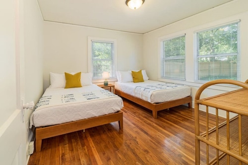 Sage Submarine- Pet Friendly Home 2 Mi To Downtown - Greenville, SC