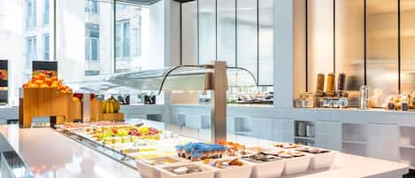 Pequeno-almoço tipo buffet diário (22.5 EUR por pessoa)