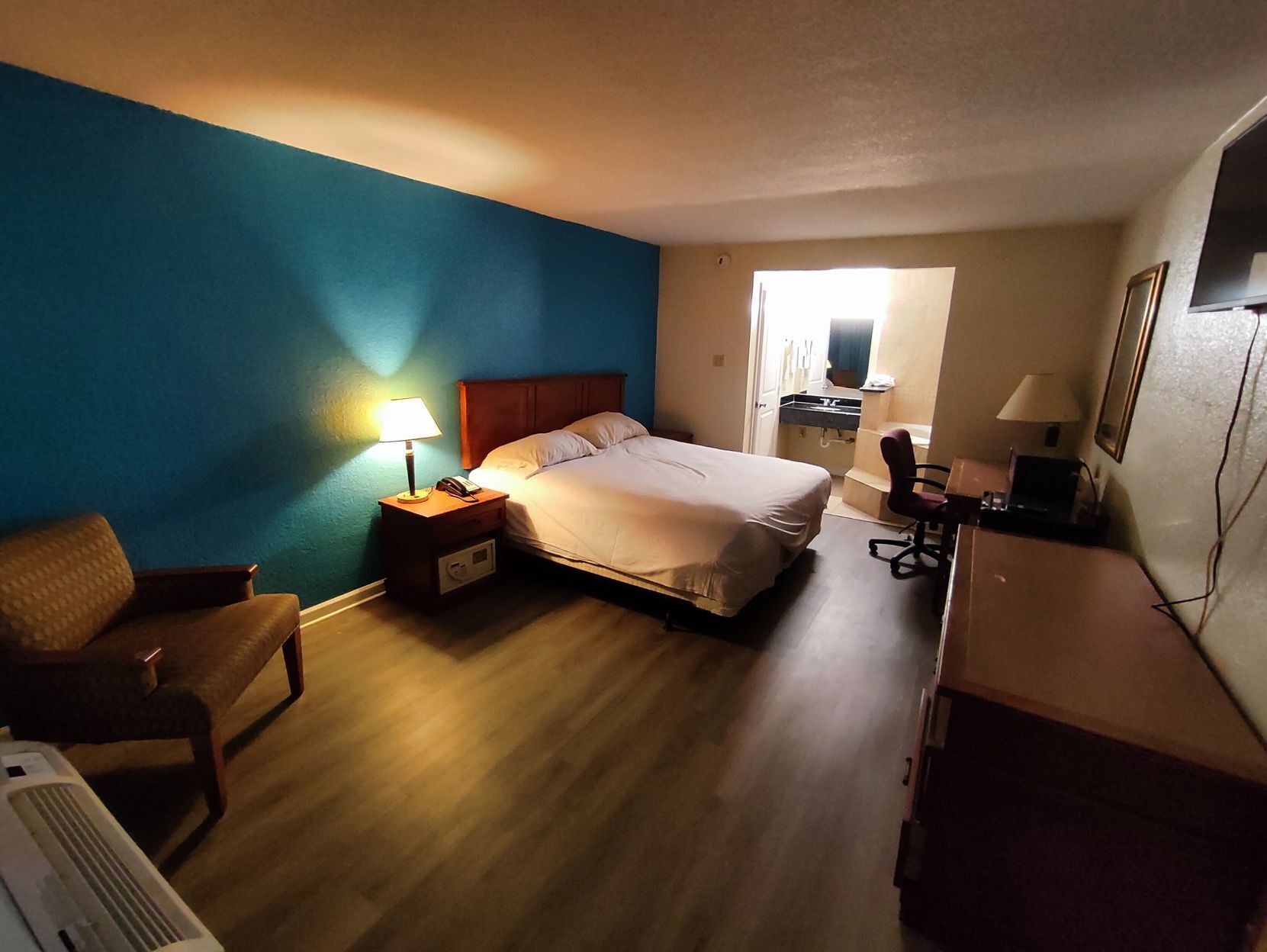 Secretária, Wi-fi grátis, roupa de cama fornecida 