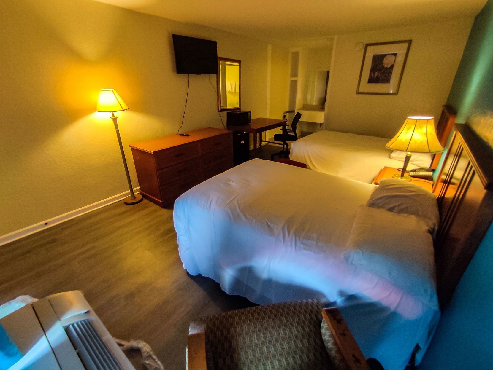 Secretária, Wi-fi grátis, roupa de cama fornecida 