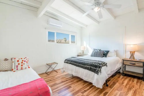 Cactus Moon Retreat > Magical Desert Getaway - ユッカ・バレー, CA