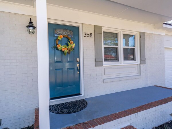 Fort Bragg Retreat - Minutes From Fort Bragg Offering King Bed And Wifi! - Fayetteville, NC