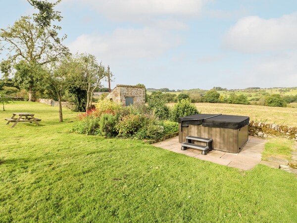 The Farmhouse, Pet Friendly, With Hot Tub In Youlgreave - Derbyshire