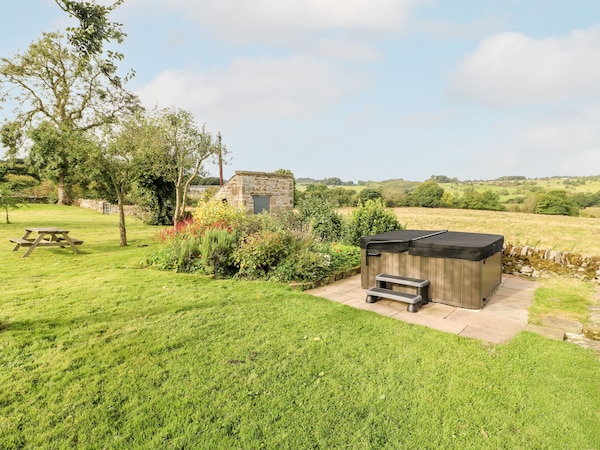 The Farmhouse, Pet Friendly, With Hot Tub In Youlgreave - Derbyshire