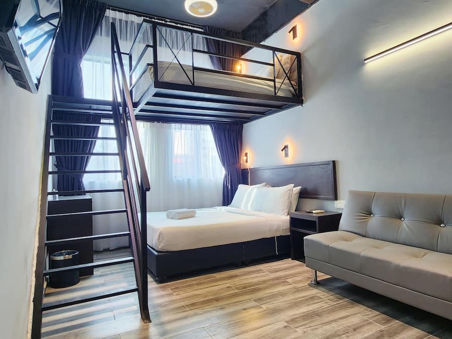 Quarto luxo, 2 camas Queen | Escrivaninha, espaço de trabalho para notebook, Wi-Fi de cortesia