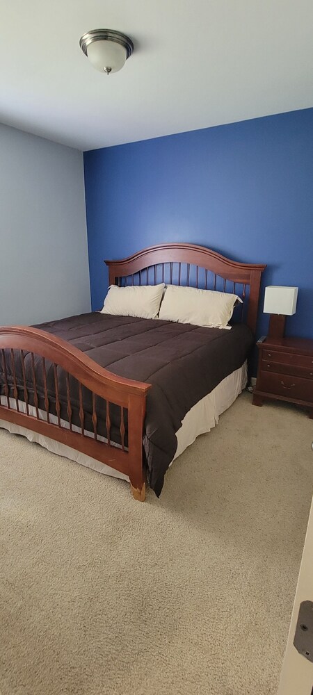 Very Safe Area, Quiet And Comfortable...sleeps 10...in House Gym!! Great Deal!! - Lebanon, TN